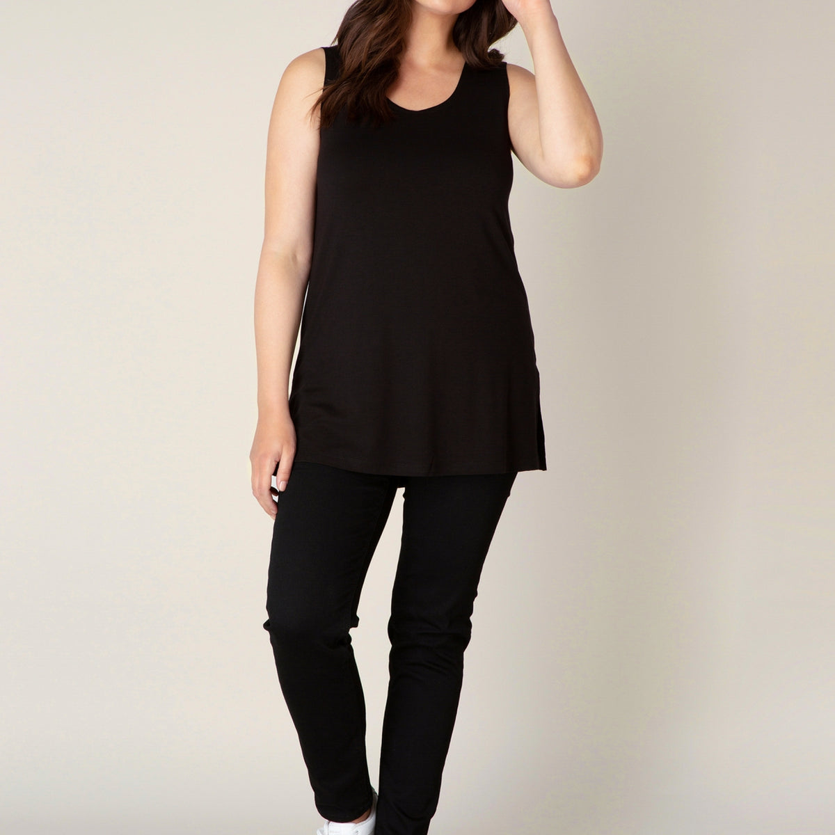 Base level curvy Top 7000006 1000 – Maxim’s